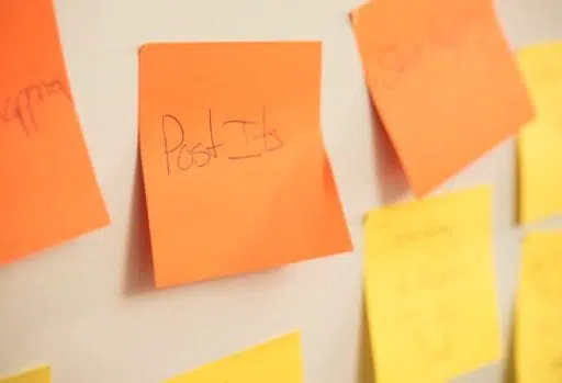 5 Smart Ways To Use Sticky Notes with Beesy - BeesApps